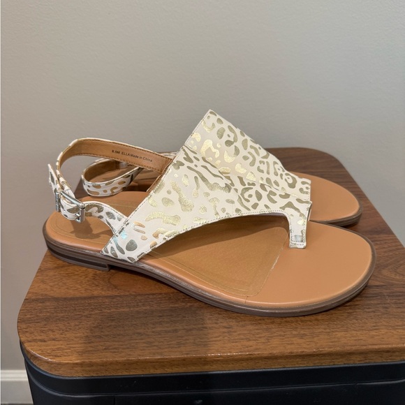 Vionic | Shoes | Vionic Ella Leather Thong White Sandals Gold Leopard ...